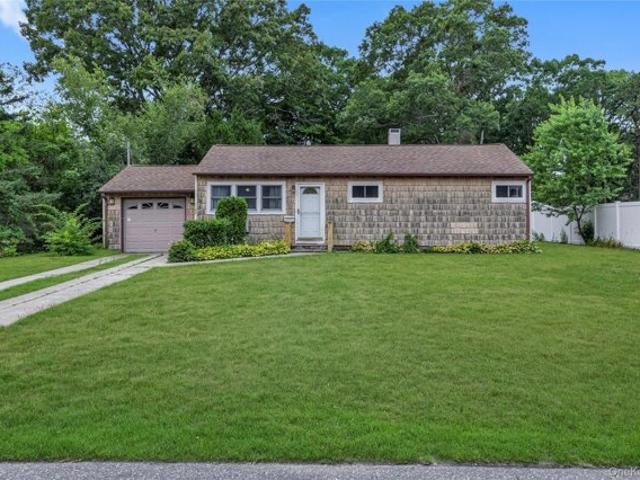 Bay Shore Ave, Bay Shore, Home For Sale