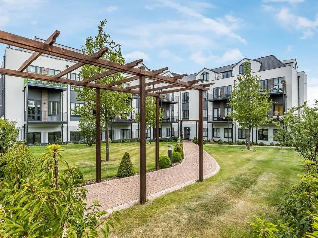 Bay Tree Avenue, Leatherhead KT22, 2 bed flat to rent, £1,625 pcm | PrimeLocation