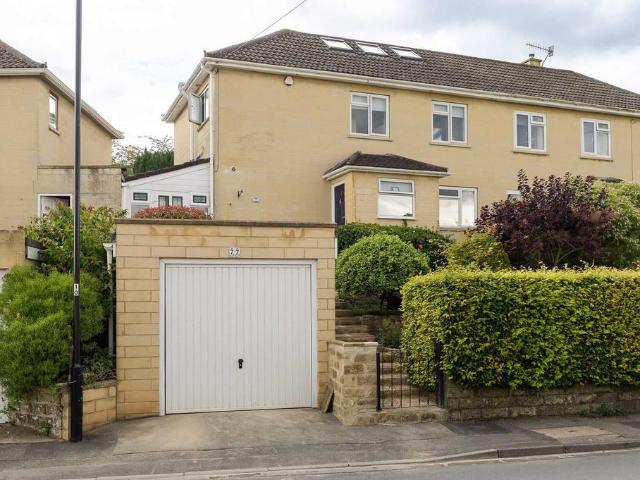 Bay Tree Road 4 bed house to rent £2,850 pcm £658 pw