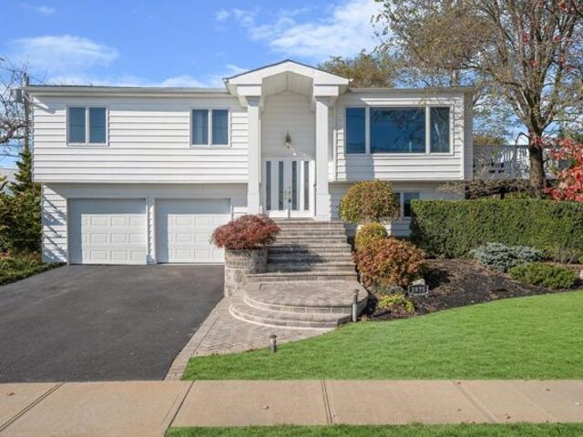 Bayberry Ave, Merrick, Home For Sale
