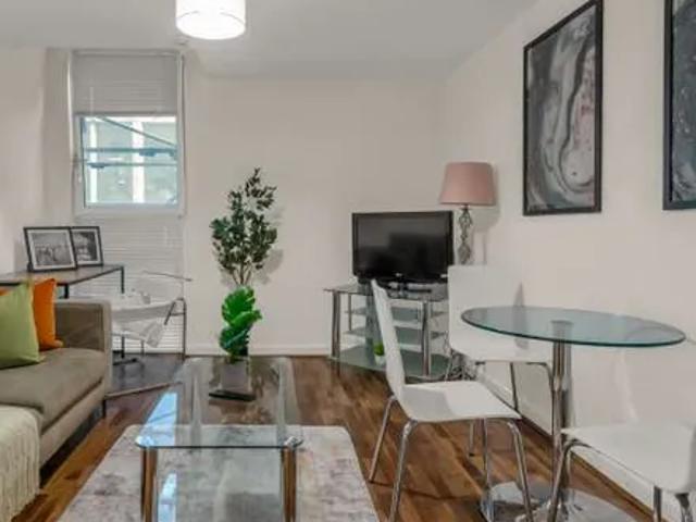 Bayes Business School, 106 Bunhill Row, London, EC1Y 8TZ, United Kingdom | 1 bed apartment for rent #168056110 | Rentberry