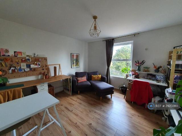Bayes Close, London, SE26 2 bed flat to rent £1,700 pcm £392 pw