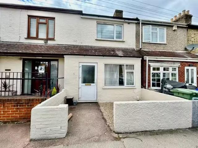 Bayford Road, Sittingbourne, Kent, ME10 3 bed terraced house t.