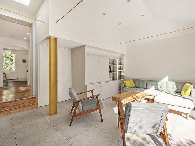 Bayham Street, Camden Town, London, NW1 3 bed terraced house to rent £5,500 pcm £1,269 pw