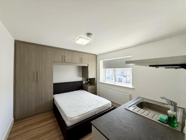Baylis Road, Slough SL1, Room to rent, £950 pcm | PrimeLocation