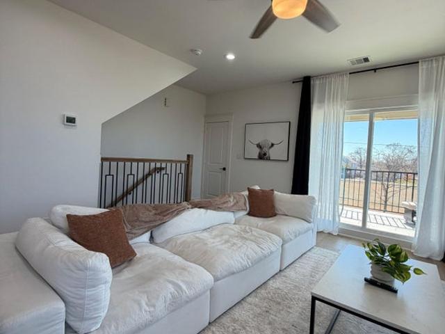Bayou Breeze | Your Soft Landing in Houston