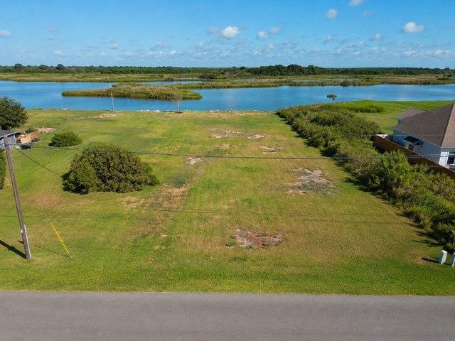 Bayou Dr, Hitchcock, TX 77563