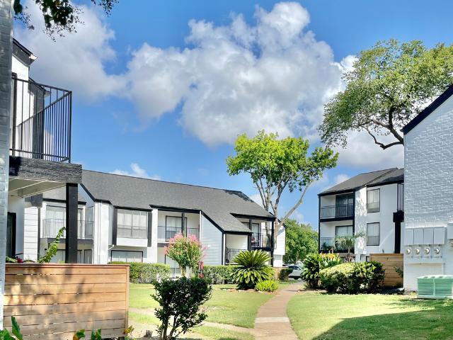 Bayou Park Apartments 2 Bedroom Apartment for Rent at 4400 Memorial Dr, Houston, TX 77007 Washington Ave Memorial Park