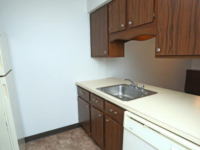 Baypointe 3 Bedroom Apartment for Rent at 3155 Shattuck Arms Boulevard, Saginaw, MI 48603