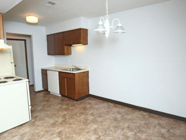 Baypointe 3 Bedroom Apartment for Rent at 3155 Shattuck Arms Blvd, Saginaw, MI 48603
