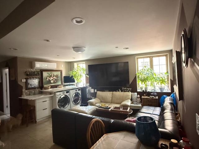 Bayside New bedroom, furnished $800