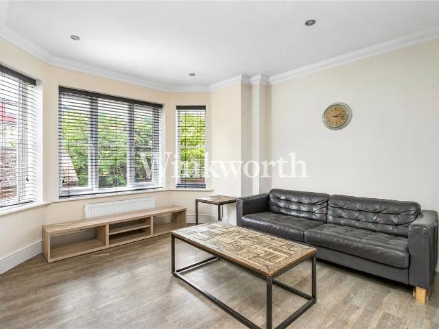 Bayswater Close, London N13, 1 bed flat to rent, £1,600 pcm | PrimeLocation