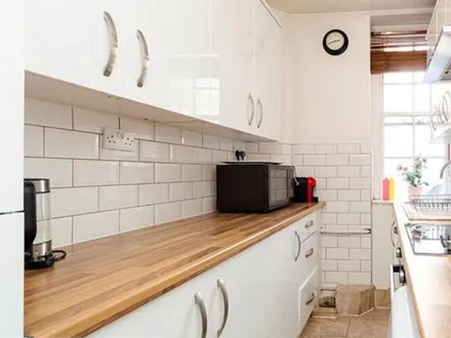 Bayswater Pharmacy, 39 41 Porchester Road, London, W2 6AP, United Kingdom | 3 bed house for rent #167074506 | Rentberry