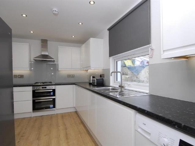 Bayswater Road, Plymouth PL1 4 bed house to rent £3,068 pcm £708 pw