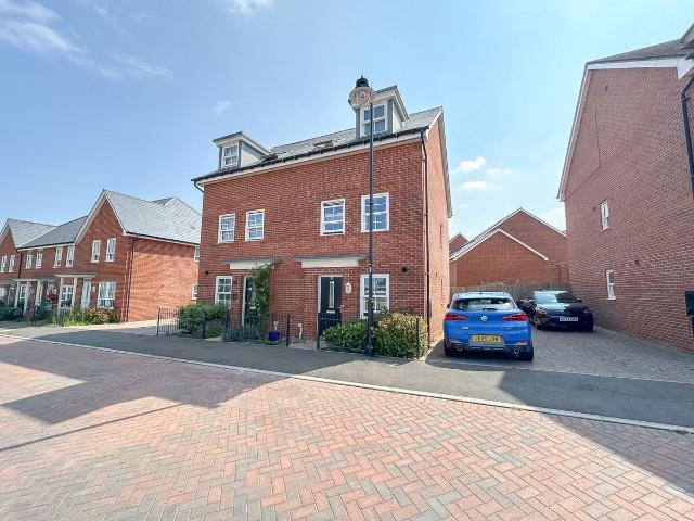 Bazeley Road, Waterlooville PO7, 3 bed property to rent, £1,850 pcm | PrimeLocation