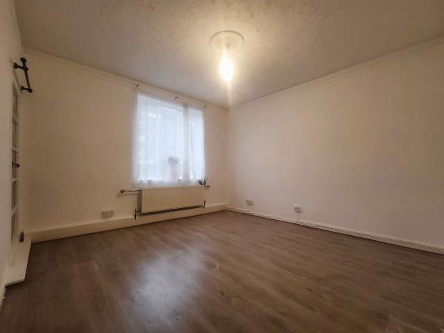Bembridge House, Wandsworth SW18, 2 bed flat to rent, £2,100 pcm | PrimeLocation