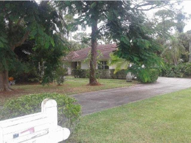 Bent Pine Dr
