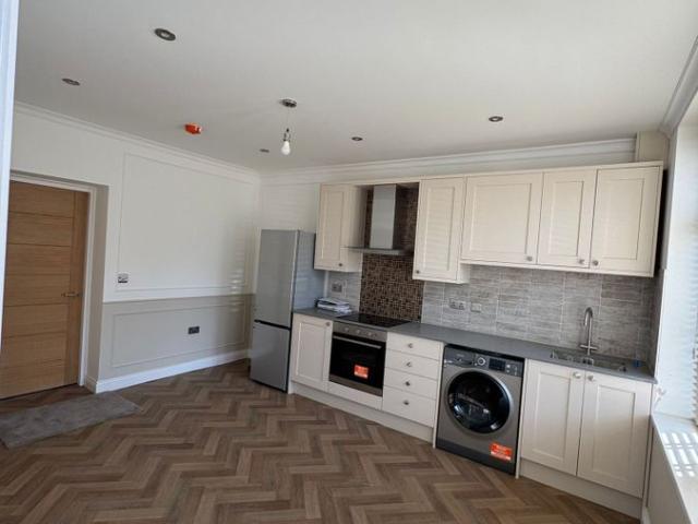 Bentcliffe Drive, Leeds LS17, 1 bed flat to rent, £1,150 pcm | PrimeLocation