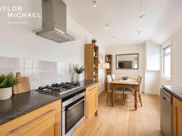 Bentham Road, Brighton 4 bed terraced house to rent £2,687 pcm £620 pw