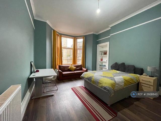 Bentinck St, Glasgow, G3 3 bed flat to rent £2,400 pcm £554 pw