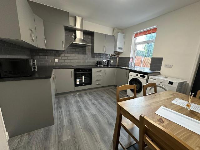 Bentinck Street, Mansfield NG18, 5 bed shared accommodation to rent, £470 pcm | PrimeLocation