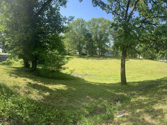 Benton St, Warsaw, MO 65355