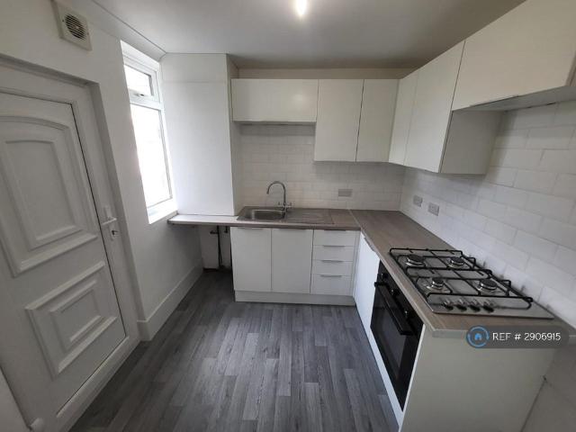 Benton Street, Manchester, M9 2 bed terraced house to rent £1,095 pcm £253 pw