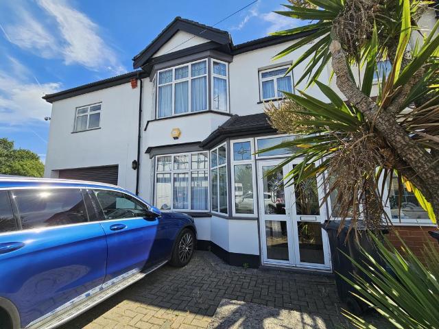 Benton Road, Ilford IG1 6 bed end of terrace house to rent £3,200 pcm £738 pw