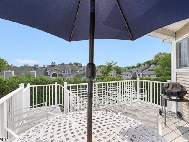 Bentley Ct, Bedminster Twp, Condo For Sale
