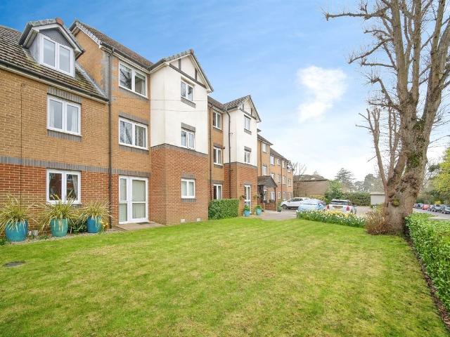 Bentley Court, Camberley GU15, 1 bed flat to rent, £1,200 pcm | PrimeLocation