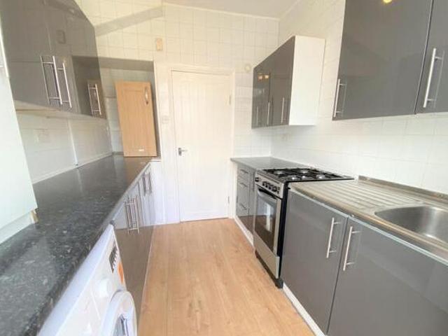 Bentley Drive, London, 4 Bedroom House