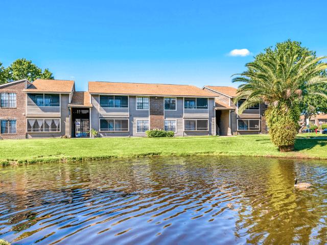 Bentley Green Apartment Homes 1 Bedroom Apartment for Rent at 8214 Princeton Square Blvd E, Jacksonville, FL 32256 Royal Lakes