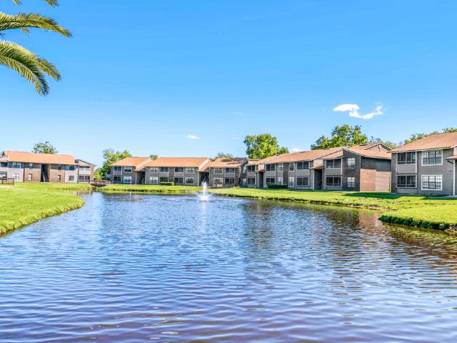 Bentley Green Apartment Homes 1 Bedroom Apartment for Rent at 8214 Princeton Square Blvd E, Jacksonville, FL 32256 Royal Lakes