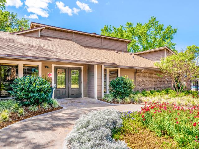 Bentley Green Apartment Homes 2 Bedroom Apartment for Rent at 8214 Princeton Square Blvd E, Jacksonville, FL 32256 Royal Lakes