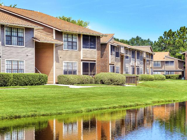 Bentley Green Apartment Homes 2 Bedroom Apartment for Rent at 8214 Princeton Square Blvd E, Jacksonville, FL 32256 Royal Lakes