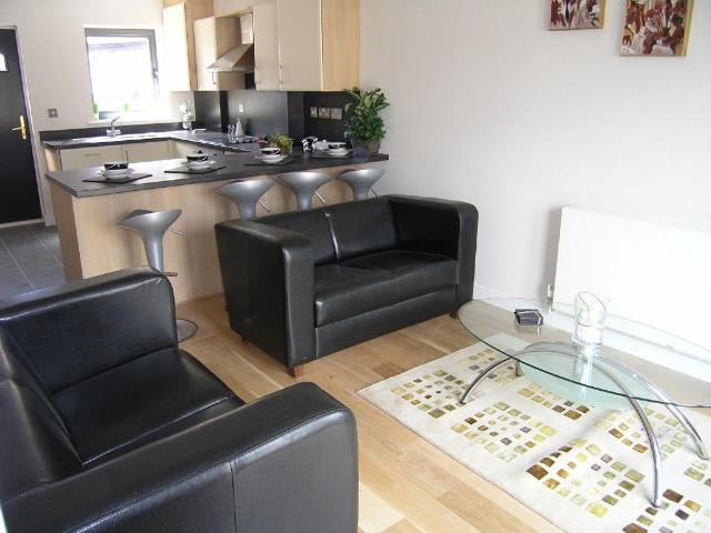Bentley Lane, Leeds 4 bed house to rent £2,253 pcm £520 pw