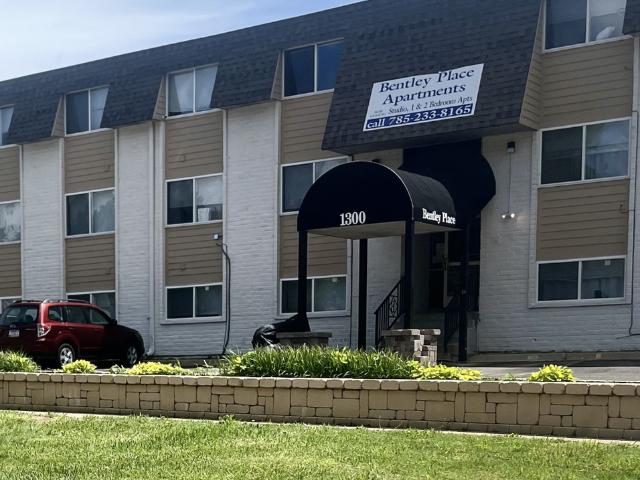 Bentley Place 1 Bedroom Apartment for Rent at 1300 Sw Tyler St, Topeka, KS 66612 Central Park