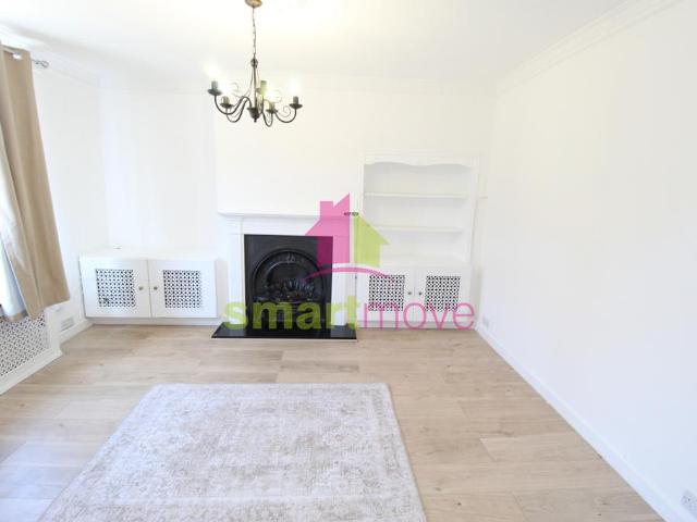 Bentry Road, Dagenham, Essex, RM8 2 bed terraced house to rent £1,999 pcm £461 pw