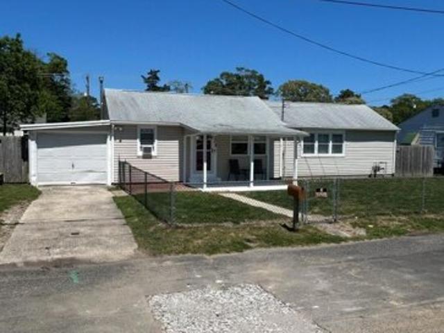 Bentz Ave, Villas, Home For Sale