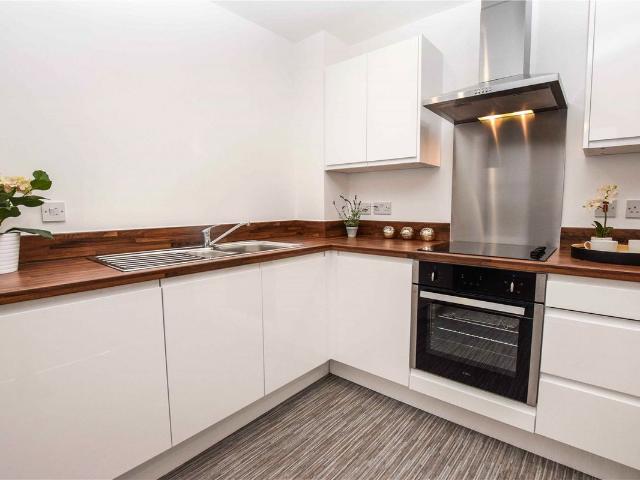 Benbow Street, Sale, Greater Manchester M33, 2 bed flat to rent, £1,050 pcm | PrimeLocation