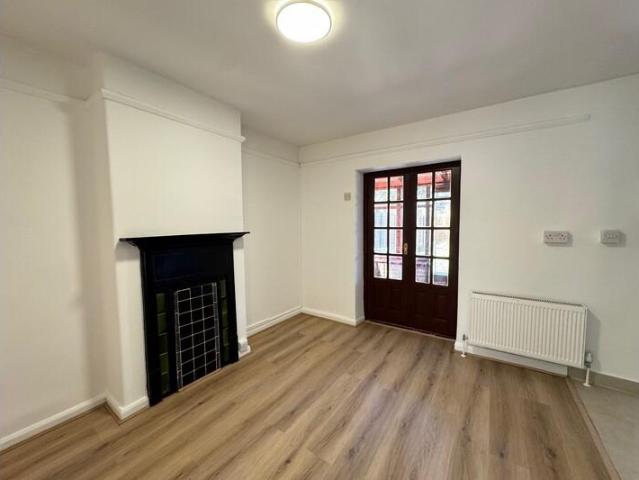 Benbow Road, Hammersmith W6 2 bed flat to rent £2,200 pcm £508 pw