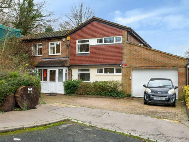 Bench Field, South Croydon CR2, 4 bed detached house to rent, £3,250 pcm | PrimeLocation