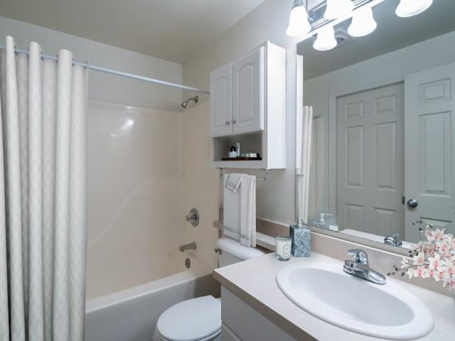 Benchmark 2 Bedroom Apartment for Rent at 11410 Ne 67th St, Kirkland, WA 98033 Central Houghton