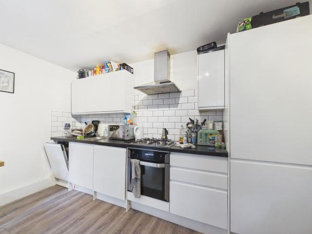 Benham Close, Clapham Junction SW11, Maisonette to rent, £3,950 pcm | PrimeLocation