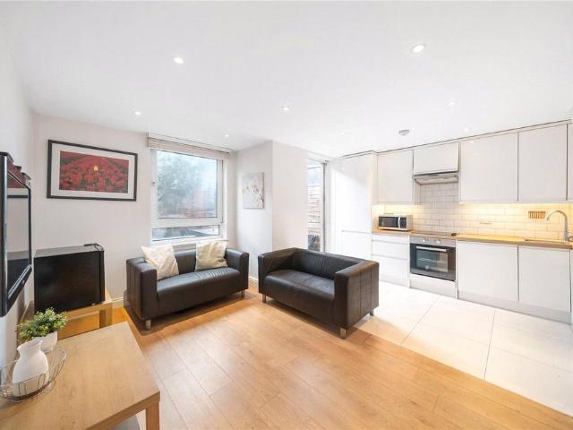 Benham Close, Battersea, SW11 4 bed maisonette to rent £3,500 pcm £808 pw