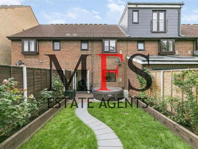 Benham Gardens, Hounslow, TW4 3 bed house to rent £2,700 pcm £623 pw