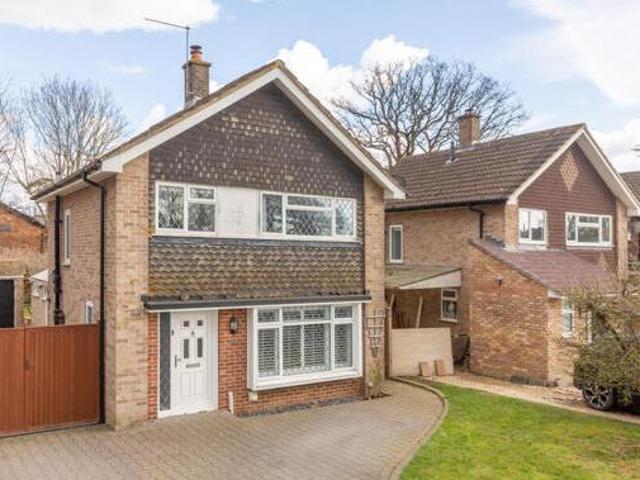Benhams Drive, Horley, 3 Bedroom Detached