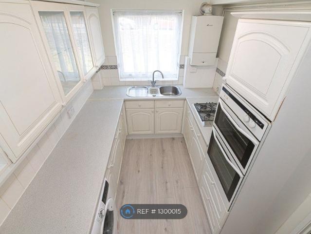 Benhill Road, Sutton SM1, 2 bed flat to rent, £1,675 pcm | PrimeLocation