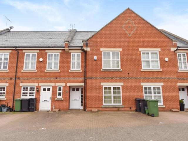 Beningfield Drive, London Colney, St.Albans AL2, 3 bed terraced house to rent, £2,250 pcm | PrimeLocation