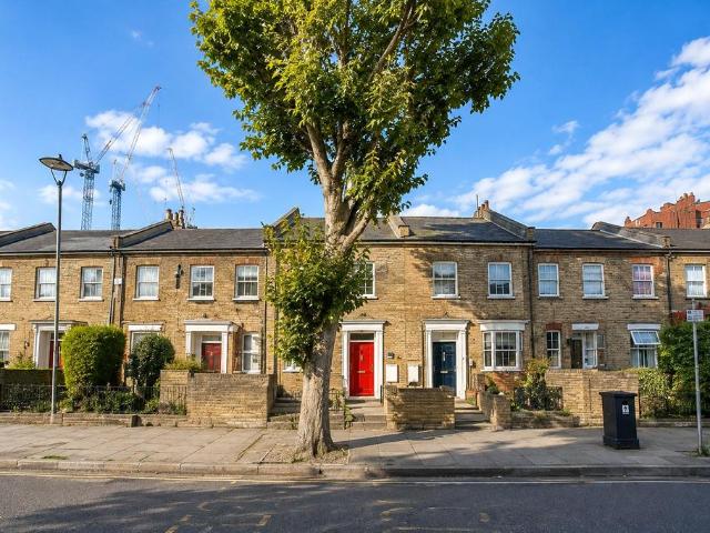 Benledi Road, Aberfeldy Village. 4 bed terraced house to rent £4,000 pcm £923 pw